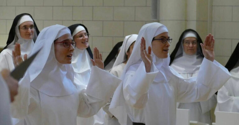 Les différentes étapes de la vie monastique - Divine Box