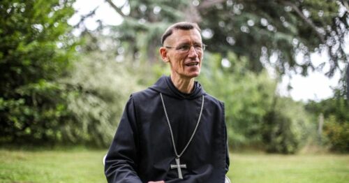 Quelles différences entre : Monastère, Abbaye, Abbatiale, Prieuré ...